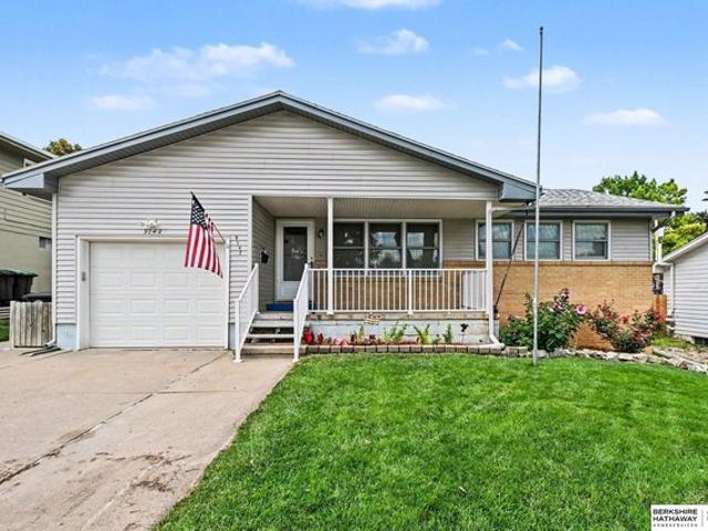 9142 Manderson St, Omaha, NE 68134