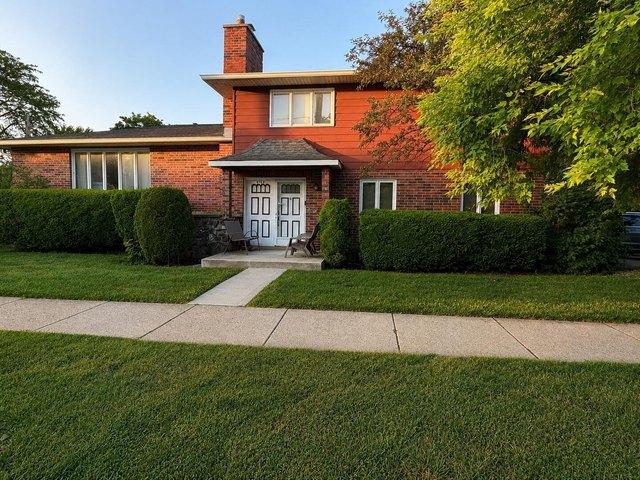 9143 Dr Korczak Ter, Skokie, IL 60076