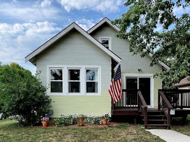 914 13th St, Windom, MN 56101