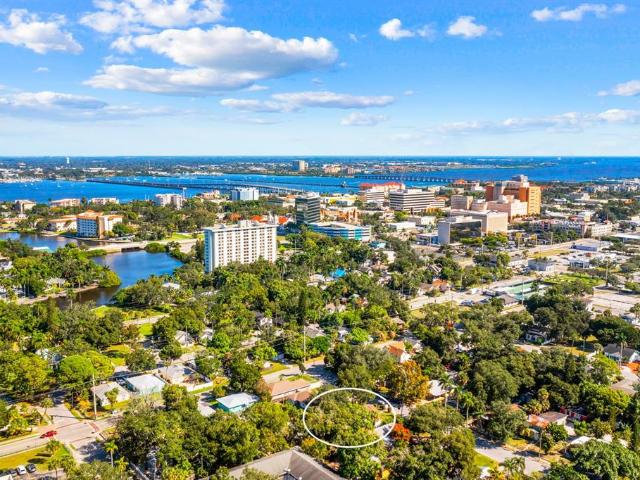 914 17th St W, Bradenton, FL 34205 | MLS #A4680 | Compass