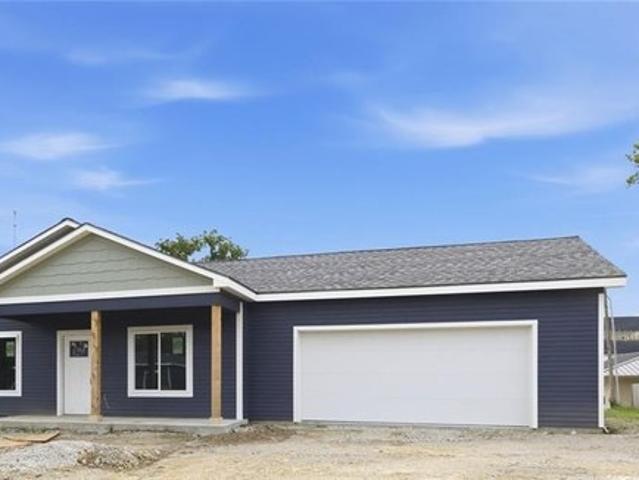 914 5th Street Ter, Osawatomie, KS 66064