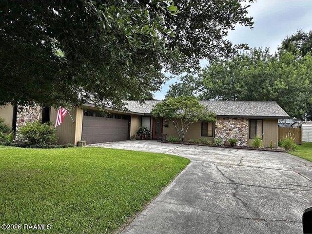 914 Chickasaw Dr, Opelousas, LA 70570