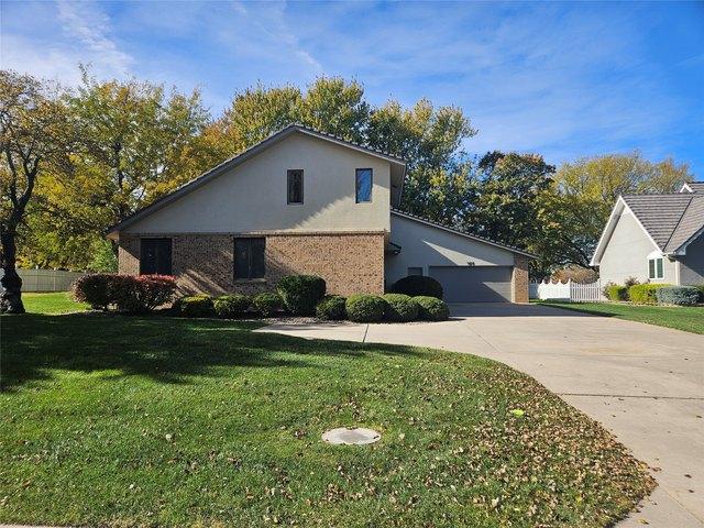 914 Club View Dr, Dodge City, KS 67801
