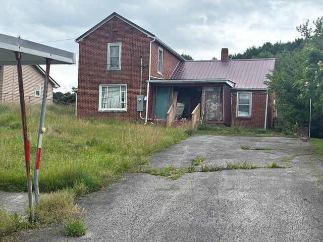 914 E 4th St, Richlands, VA 24641