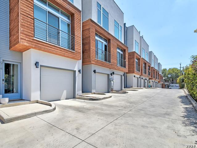 914 E Josephine St