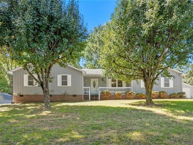 914 Ferndale Dr, Thomasville, NC 27360