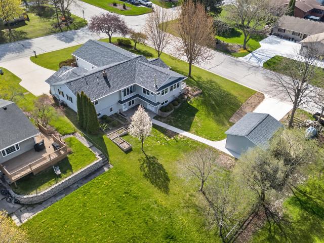 914 Hawthorne Dr