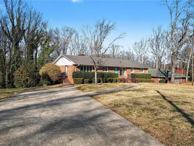 914 Oakcrest Drive