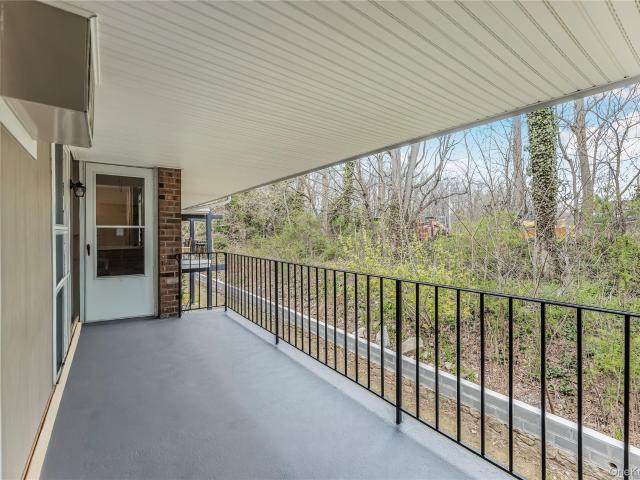 914 Old Country Road