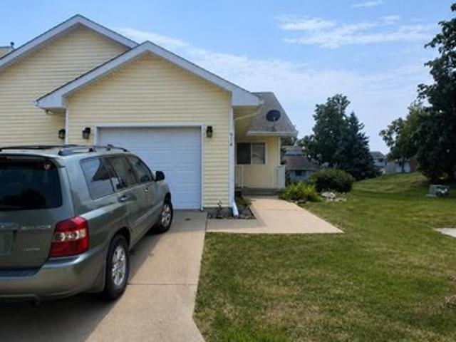 914 Meadow Ln, Des Moines, IA 50009