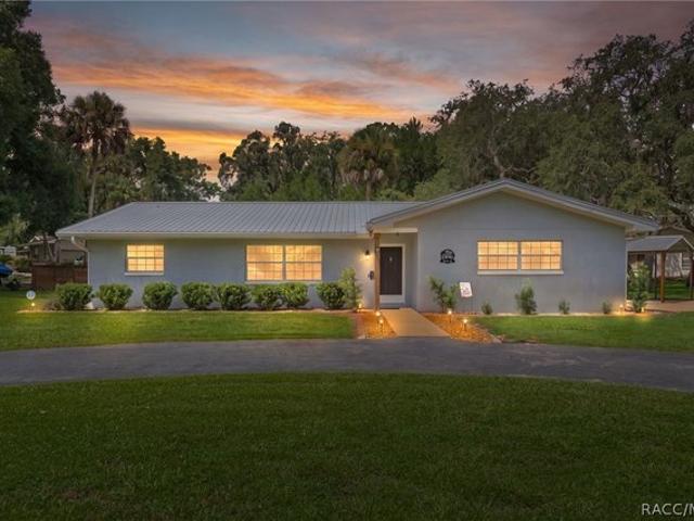 914 N McGowan Ave, Crystal River, FL 34429