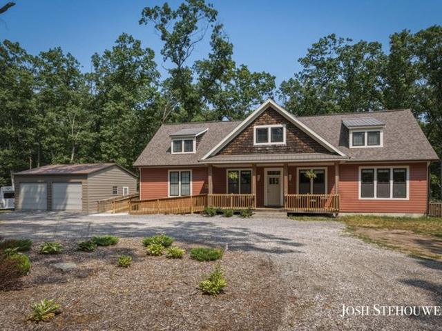 914 S Hilton Park Rd, Muskegon, MI 49442