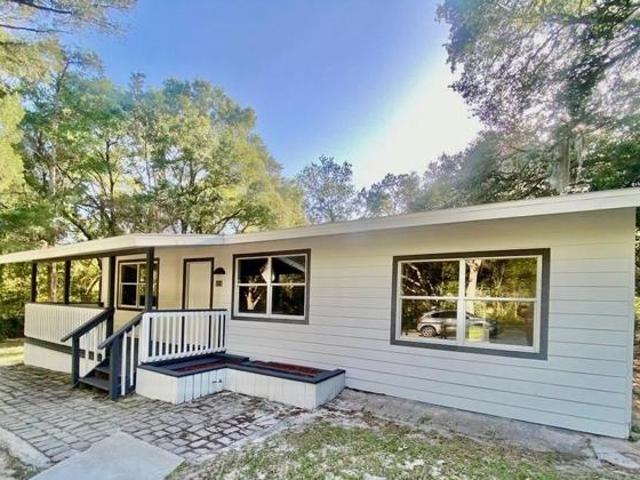 914 S Massachusetts Ave, Deland, FL 32724