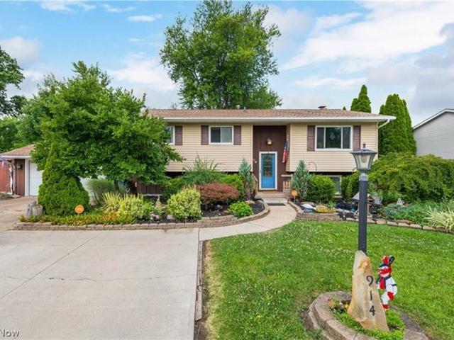 914 Stark St, Sheffield Lake, OH 44054