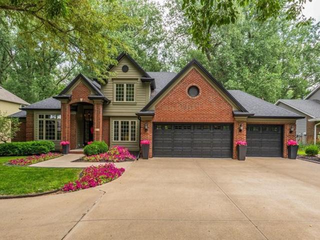 914 Pebble Beach Dr, Dakota Dunes, SD 57049