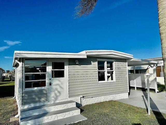 914 Pecan Cir, Micco, FL 32976