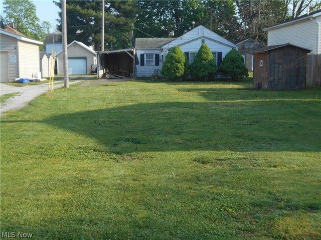 914 Pine St, Coshocton, OH 43812