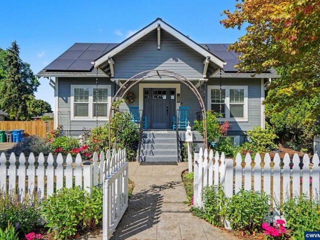 914 Pine St NE, Silverton, OR 97381