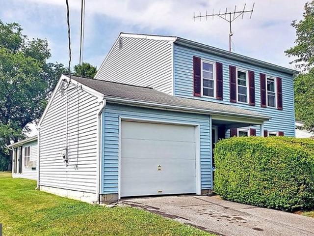914 W Fairway Dr, Lancaster, PA 17603