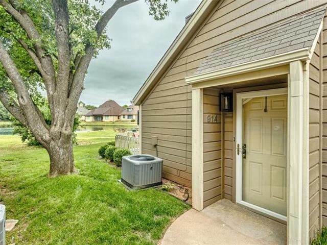 914 W Parkway Dr, Stillwater, OK 74075