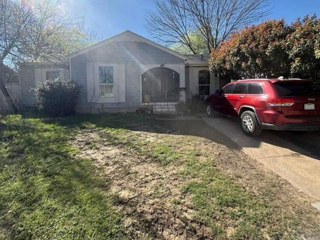 914 Tamara Ln, Grand Prairie, TX 75051