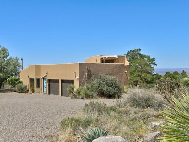 914 Tramway Ln NE, Albuquerque, NM 87122
