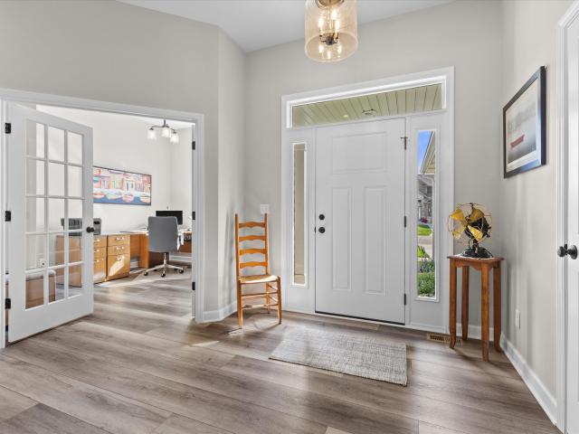 9154 Creekside Cir