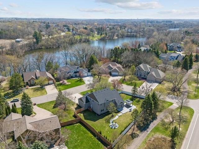 9154 Edinburgh Ln, Woodbury, MN 55125