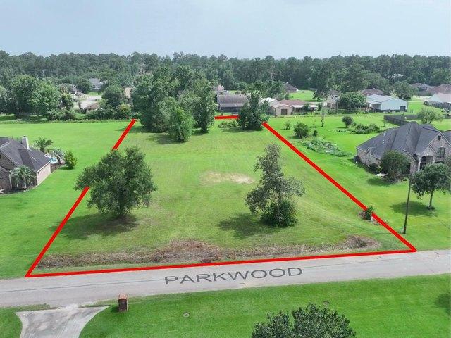 9155 Parkwood Dr, Orange, TX 77630