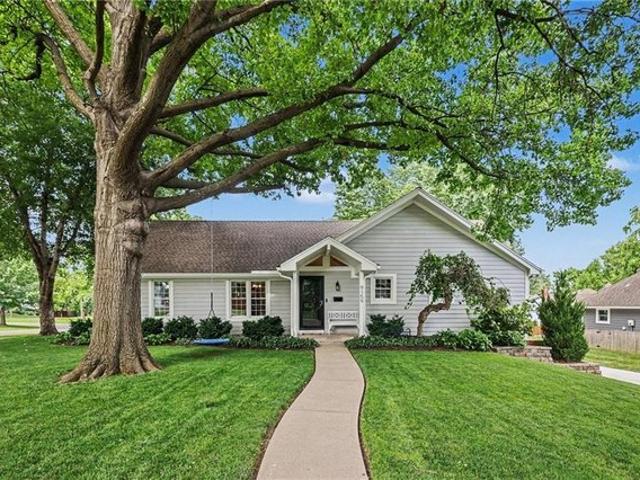9159 Kessler St, Overland Park, KS 66212