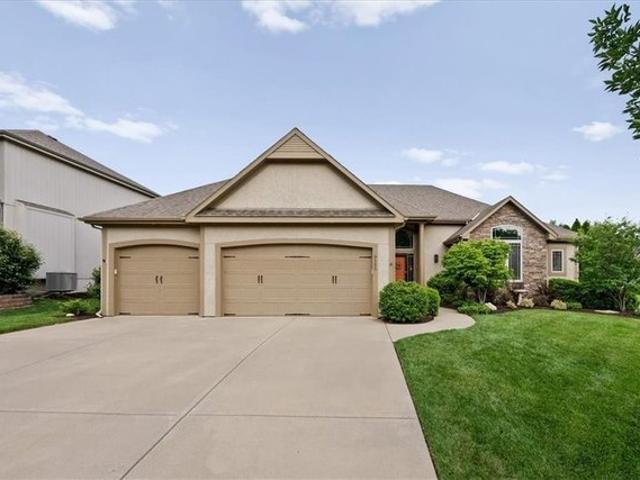 9153 Shady Bend Rd, Lenexa, KS 66227