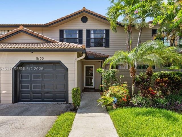 9153 Vineyard Lake Dr, Plantation, FL 33324