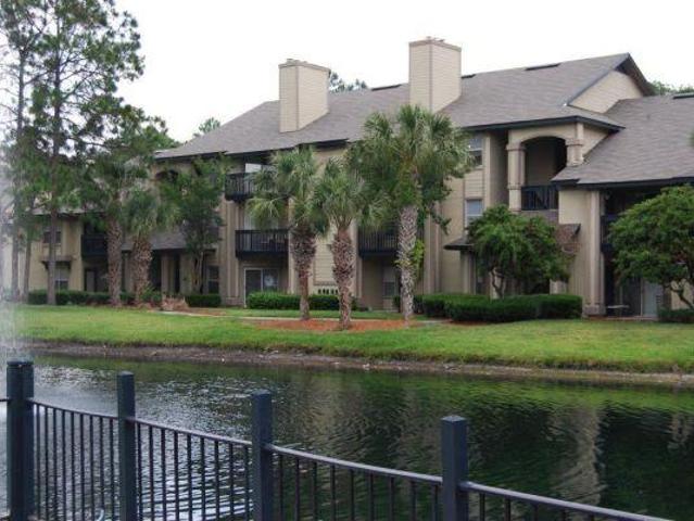 $915 / 3br Home of the Jacksonville Sharks! southside