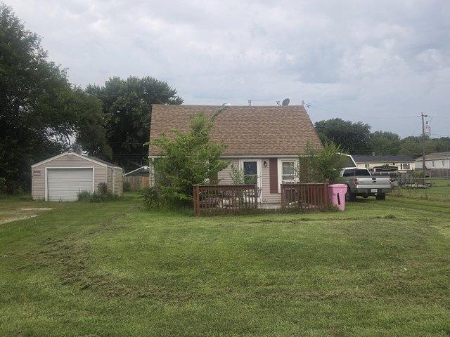 915 3rd St, Colona, IL 61241