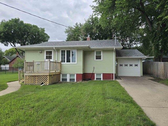 915 9th St NW, Minot, ND 58703