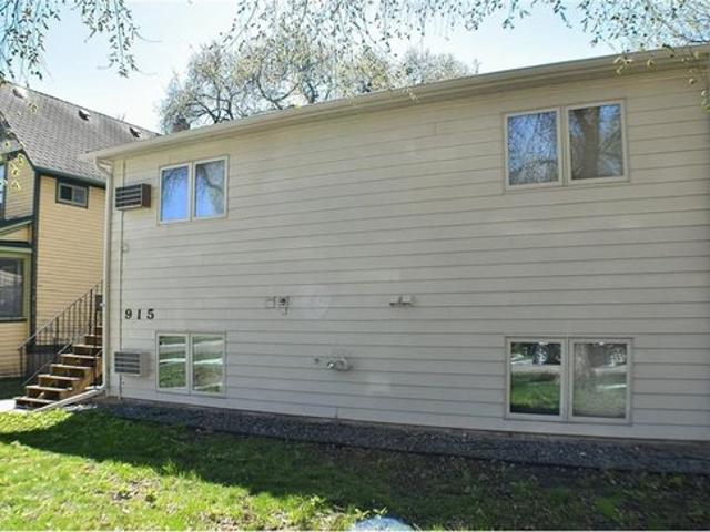 915 9th St S, Fargo, ND 58103