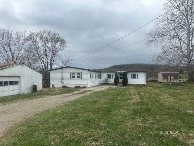 915 Charles St, Logan, OH 43138