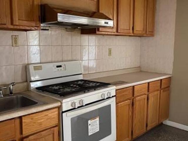 915 Arch St #4D Philadelphia, PA 19107