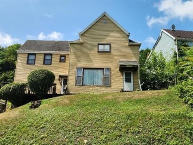 915 Border Ave, Ellwood City, PA 16117