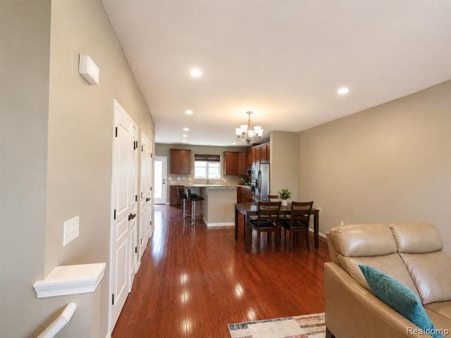 915 Barclay Circle