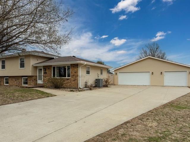 915 Dallas St, De Soto, IA 50069