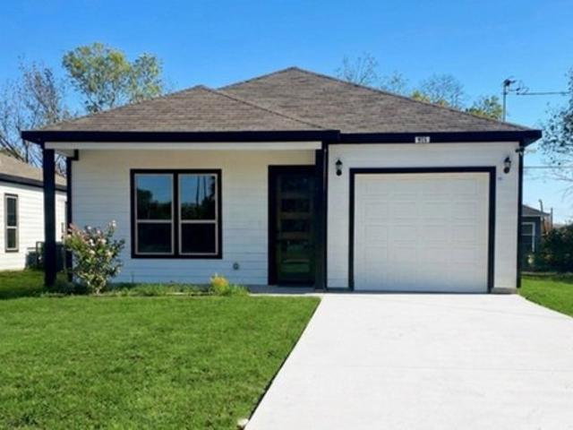 915 E 11th Ave, Corsicana, TX 75110