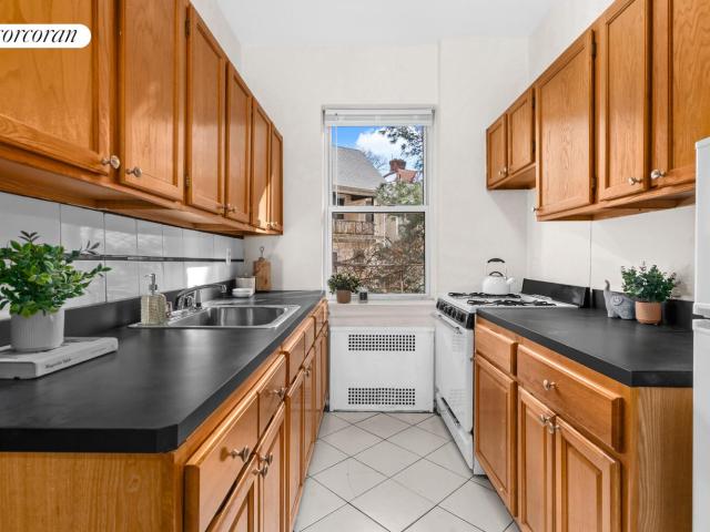 915 E 17th Street 114