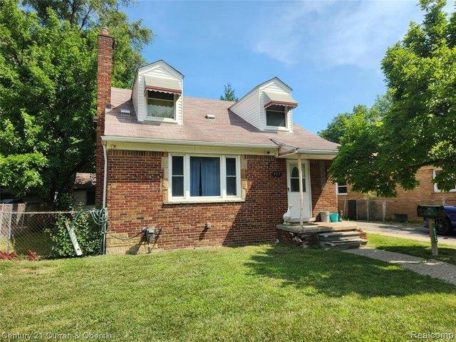 915 E 14 Mile Rd, Clawson, MI 48017