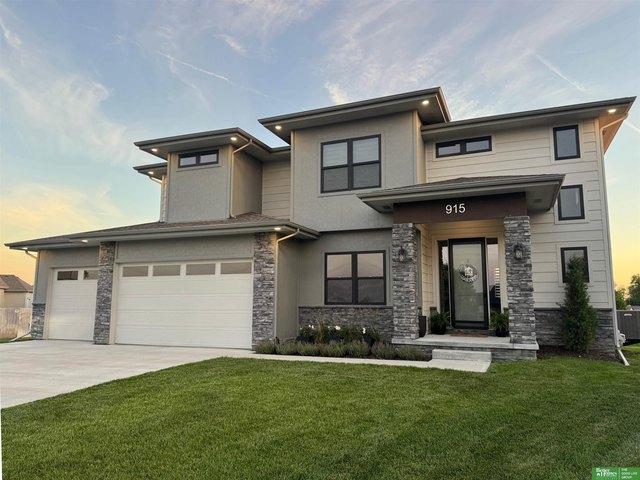 915 Elm Cir, Springfield, NE 68059