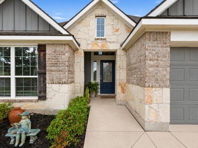 915 Farm Path