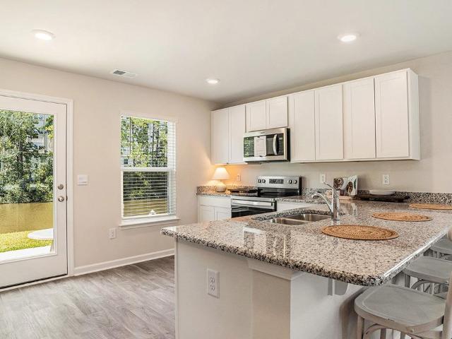 915 Farmers Passage Loop
