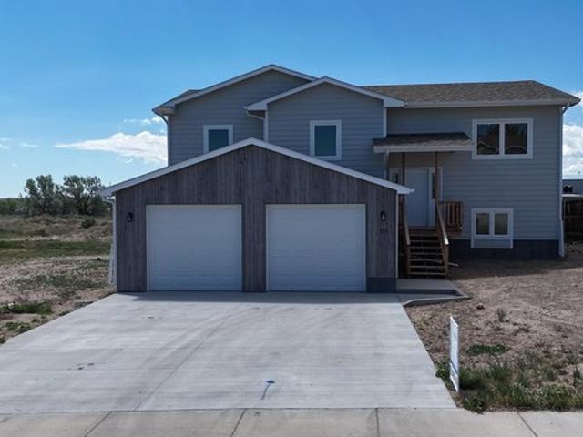915 Flicker St, Douglas, WY 82633