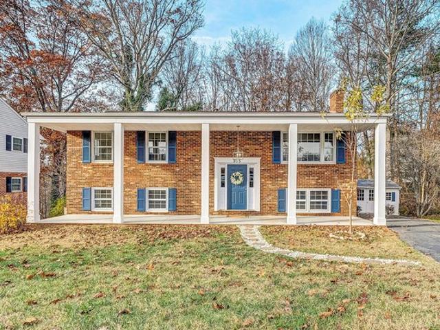 915 Halifax Cir, Vinton, VA 24179