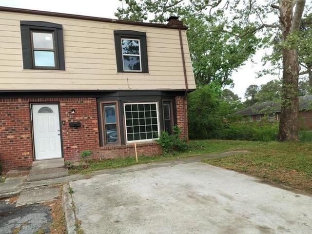 915 Harbour North Dr, Chesapeake, VA 23320